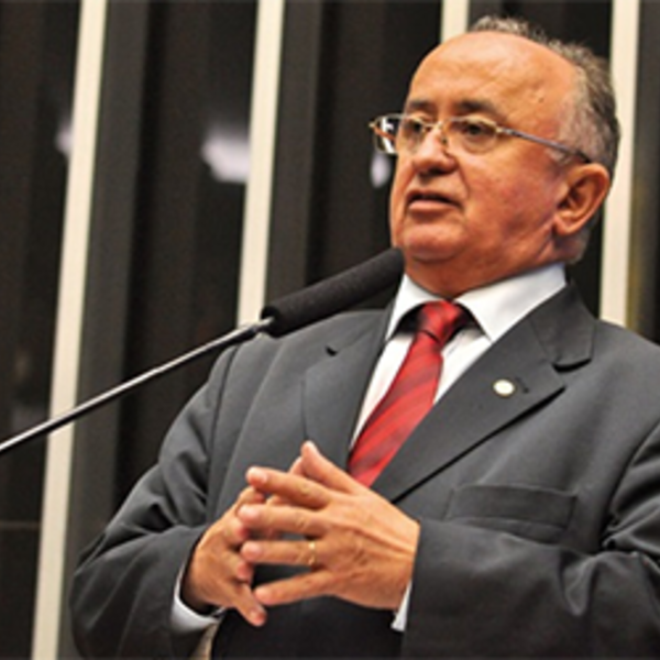 Júlio César aproveita reunião com o futuro ministro e cobra pagamentos