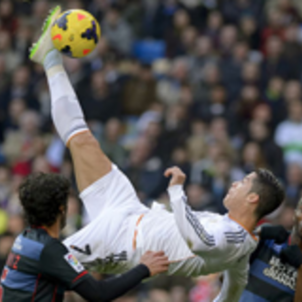 Cristiano dá show, Real Madrid vence o Granada e é o líder do 'Espanholzão'