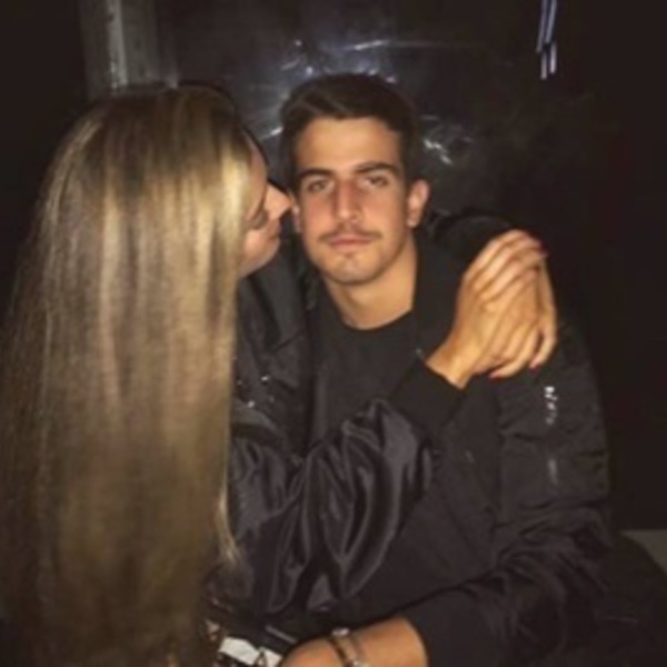 Enzo Celulari publica foto agarradinho com nova namorada, Victória Grendene