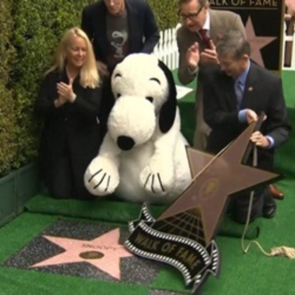 O cãozinho Snoopy ganhou uma estrela própria na Calçada da Fama, em ...