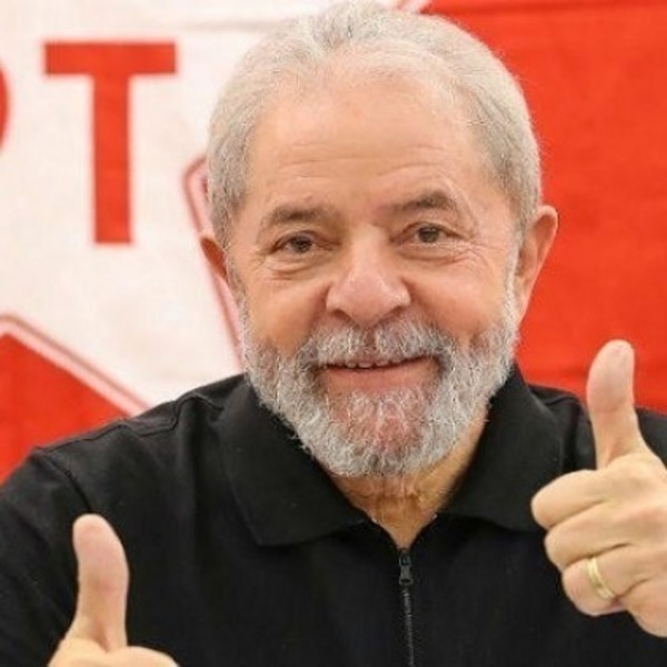 Atos políticos pelo país marcam aniversário de 74 anos de Lula