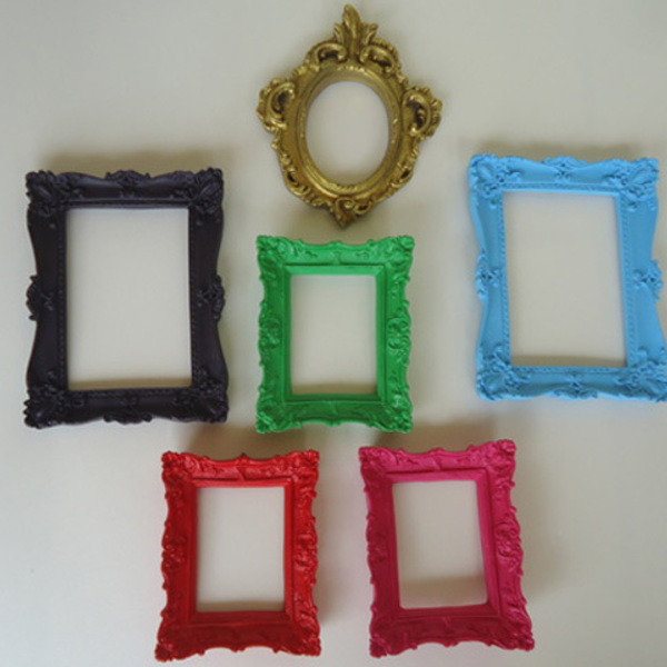 Use molduras para fazer decoração criativa de paredes