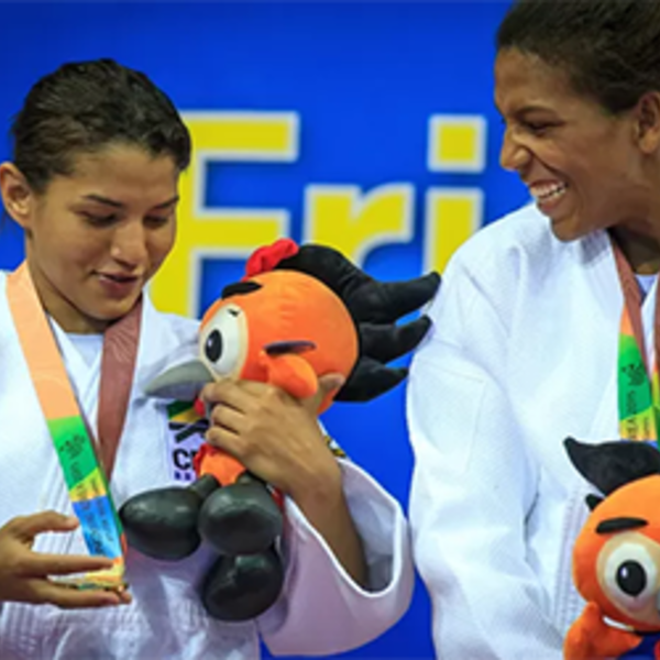 Sarah Menezes leva ouro pelo Brasil durante prova disputada por equipe