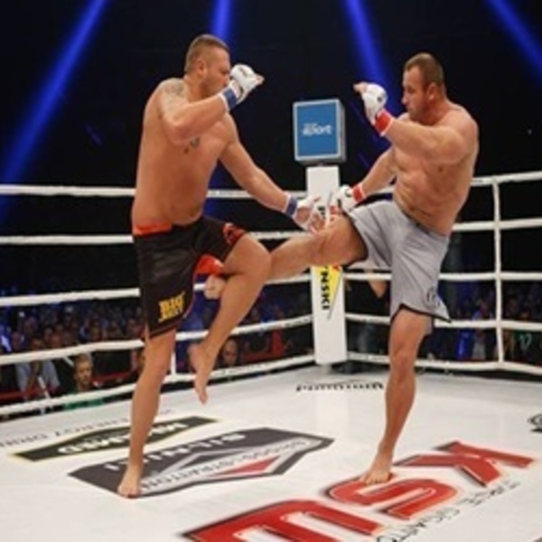 Em duelo de gigantes, 'Homem mais forte do mundo' vence Sean McCorkle