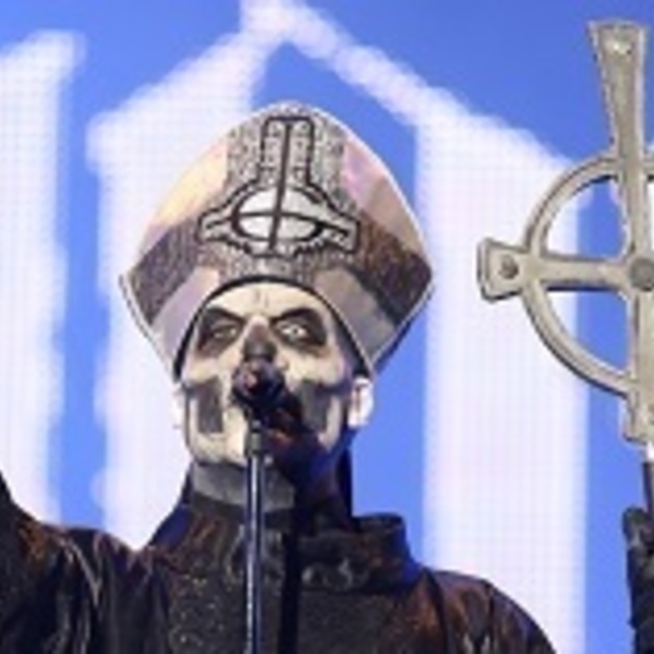 Ghost tenta criar clima sinistro, mas público não acompanha no Rock in Rio