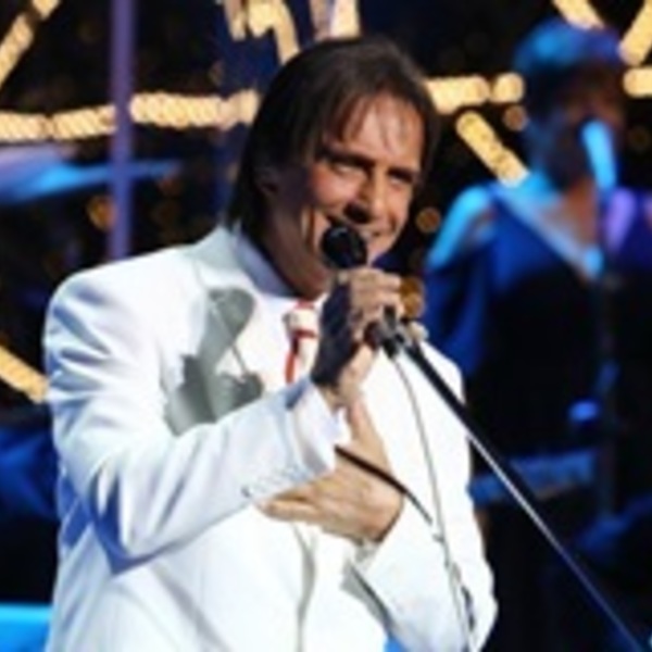 Famosos se emocionam com especial de Roberto Carlos e comentam na rede