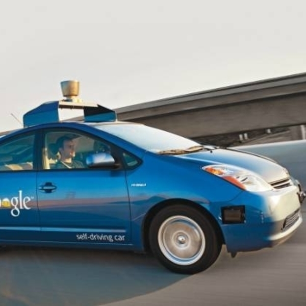 Google planeja criar táxis que dirigem sozinhos