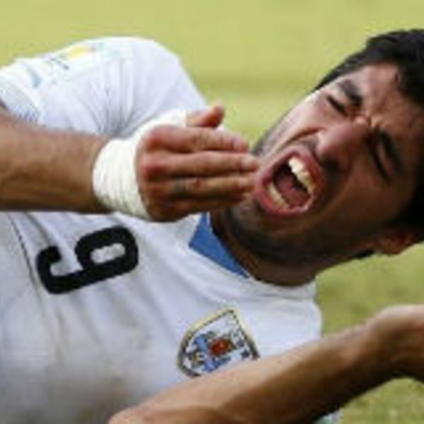 Suárez explica 'mordida' em Chiellini: 'Desequilibrei e acabei batendo ...