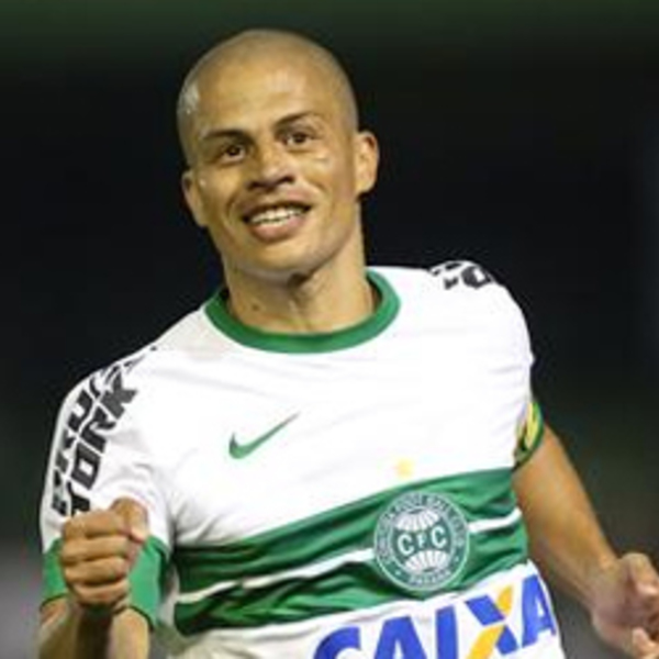 Alex diz que Globo cuida mais do futebol brasileiro do que a CBF