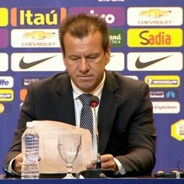 Dunga diz que Brasil terá de ser humilde para resgatar hegemonia no futebol