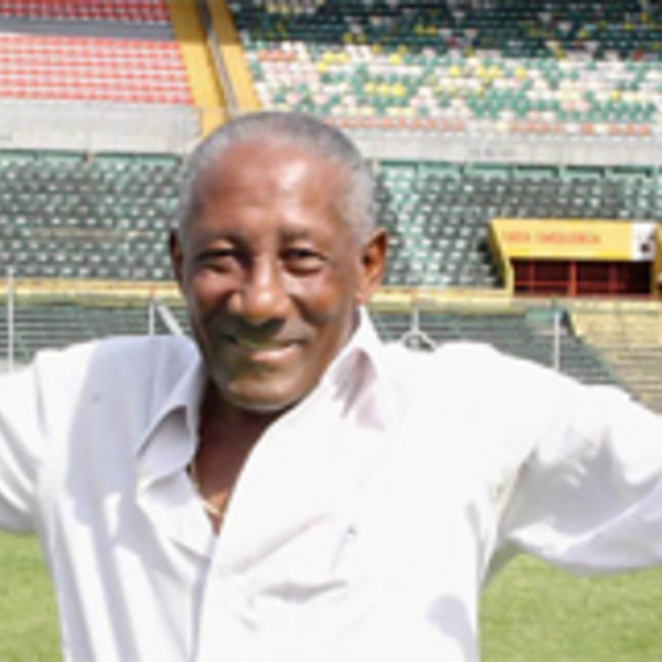 Morre, o ex-lateral direito, Djalma Santos, bicampeão mundial Morre, o ex-lateral direito, Djalma Santos, bicampeão mundial