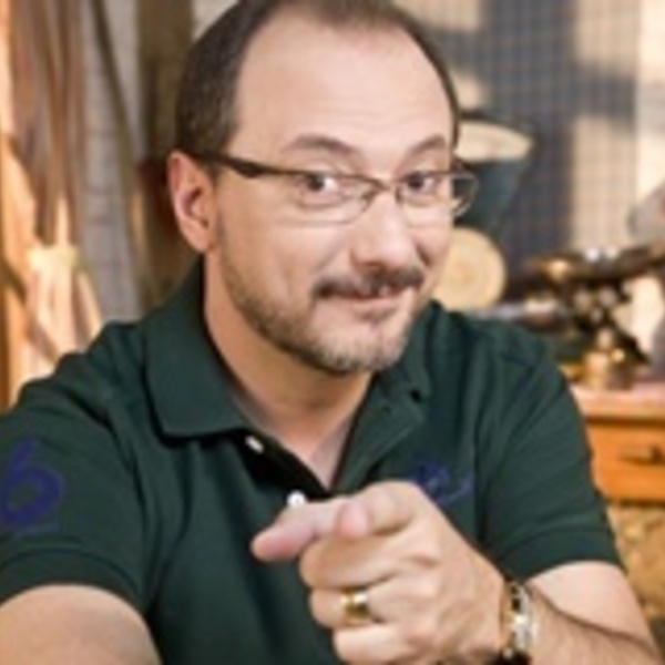 Britto Junior fala sobre desligamento da Record e possível retorno a Globo