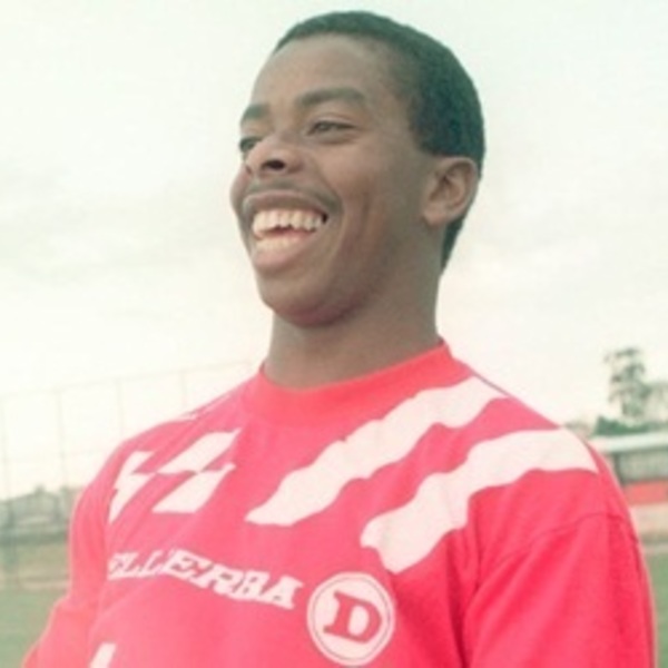 Morto em acidente, o ex-jogador Dener ganha sua biografia