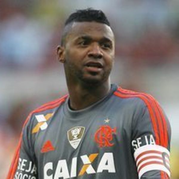 Diretoria do Flamengo começa pensar em saída do goleiro Felipe após a Copa