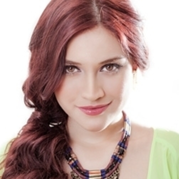 Atriz mexicana é considerada a nova queridinha da Televisa; conheça