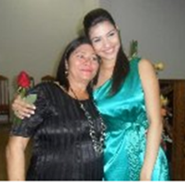 Sílvia Lages comemora aniversário com jantar VIP em família